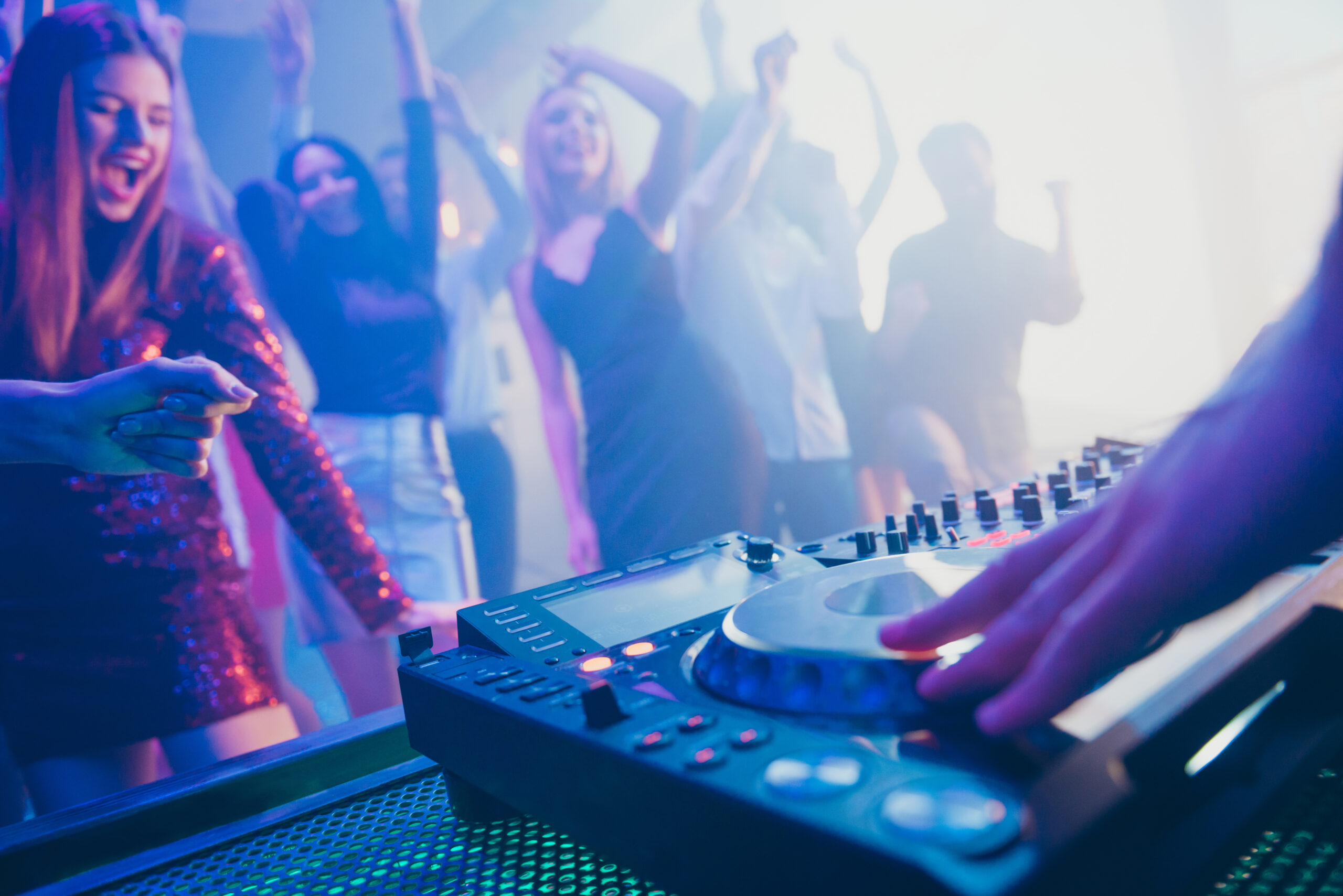 Live DJ Every Friday & Saturday Nights - Redearth Boutique Hotel, Mount Isa